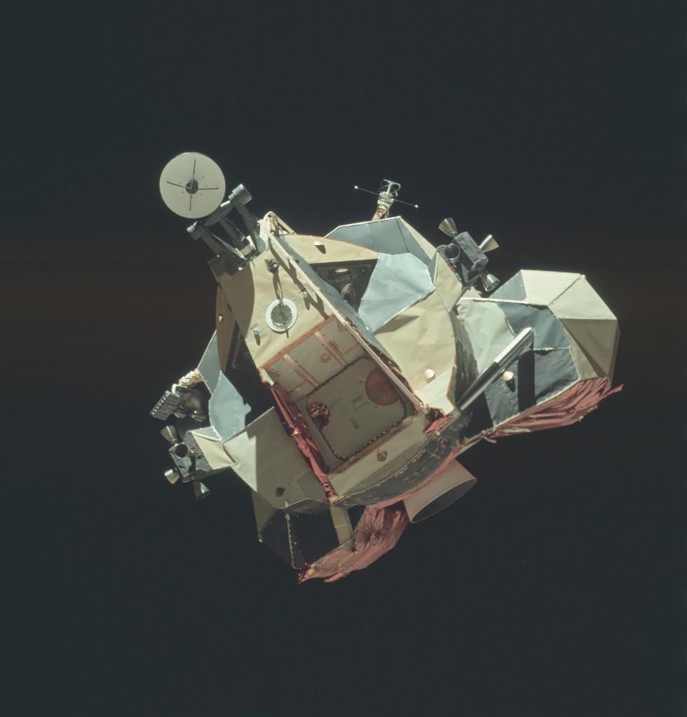 NASA Released Photos From The Apollo Missions And They Are Out Of This ...